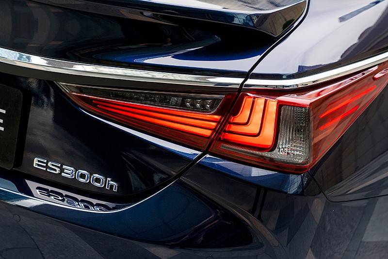 慵懒的豪华 澳康达雷克萨斯ES300h-搜狐大视野-搜狐新闻