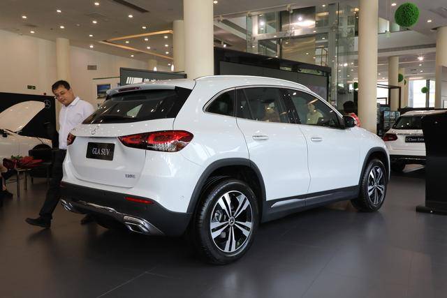 双联屏设计＋1.3T发动机，售价30.38万的奔驰GLA 200值不值？_搜狐汽车_搜狐网