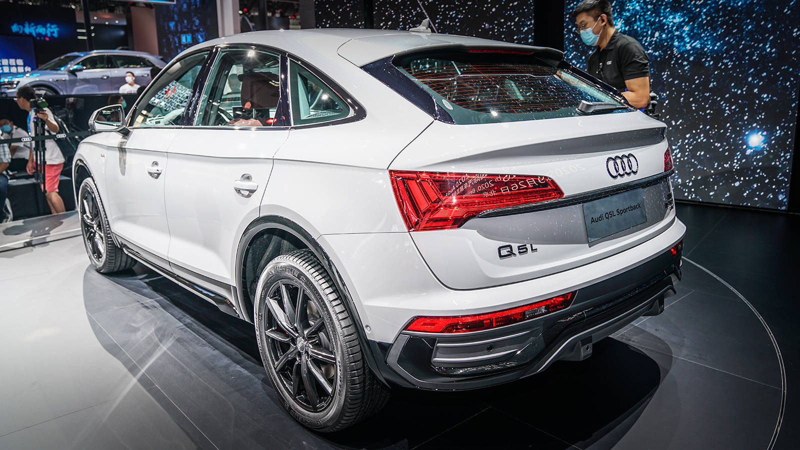 最便宜的豪华轿跑SUV？奥迪Q5L Sportback后来者居上！_搜狐汽车_搜狐网