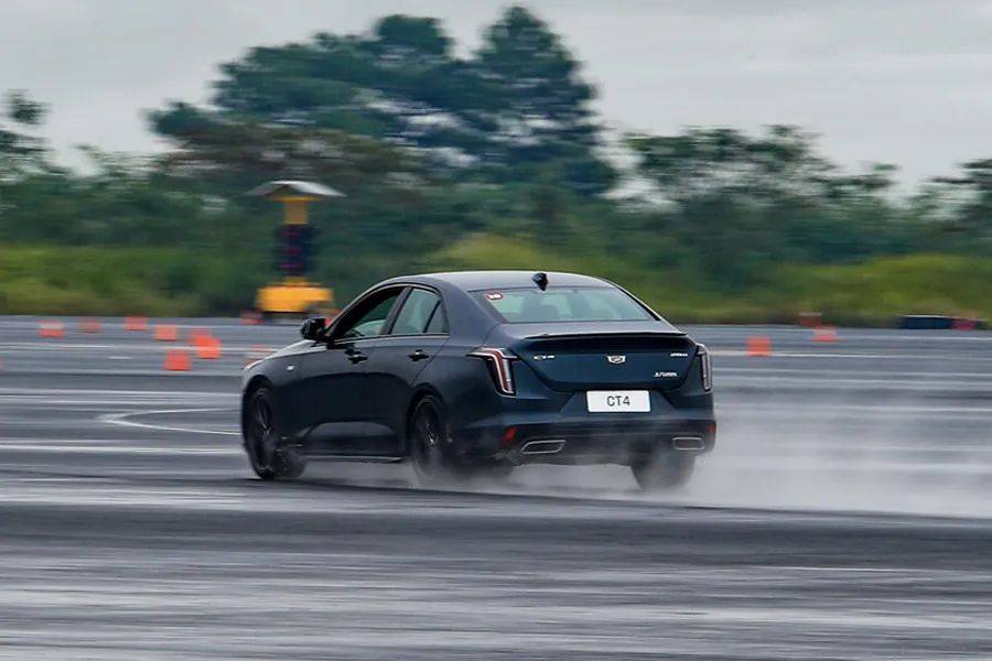 智能CT6、均衡CT5、激情CT4，试驾凯迪拉克后驱轿车家族！_搜狐汽车_搜狐网