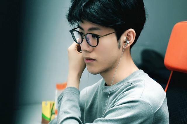 LPL上单制霸S10赛场，“Theshy背影图”火了，PDD：他已超越马润_国产