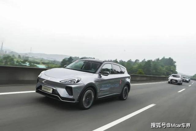 理想落地，高端启程！ARCFOX αT上市售24.19万元起_搜狐汽车_搜狐网