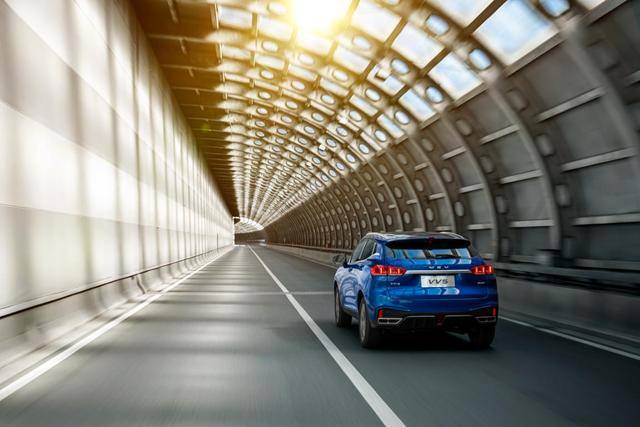 颜智双绝WEY VV5圈粉95后，自驾游最佳CP人间值得_搜狐汽车_搜狐网