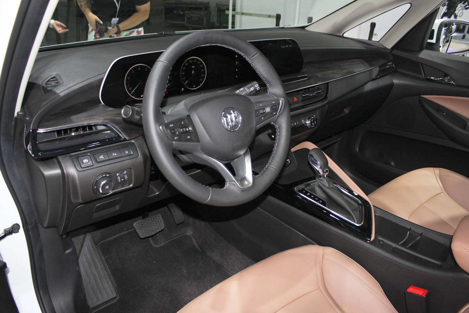 2020广州车展：新款别克GL6探馆实拍_新车