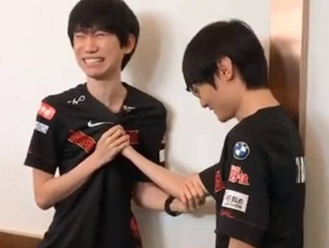 FPX小天接受韩媒采访，不再阴阳怪气队友，吹起了SKT和MLXG_选手