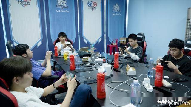 王者荣耀KPL：武汉eStar训练返图，Alan王添龙归队跟训备战世冠_阵容