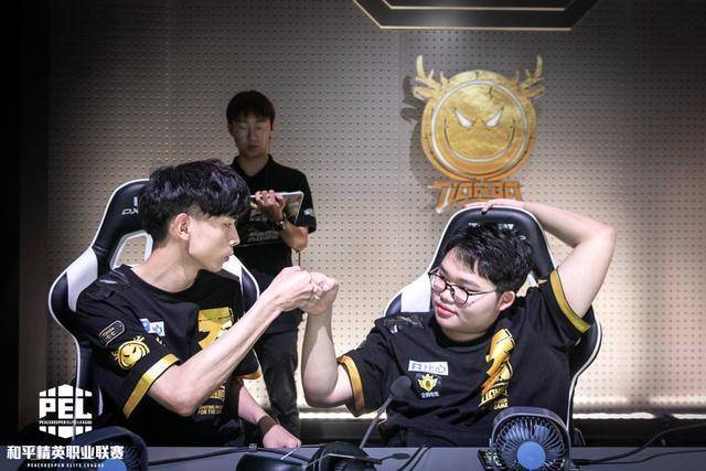 和平精英PEL正式落幕，AG摘得最后桂冠，4AM依旧万年老二_比赛