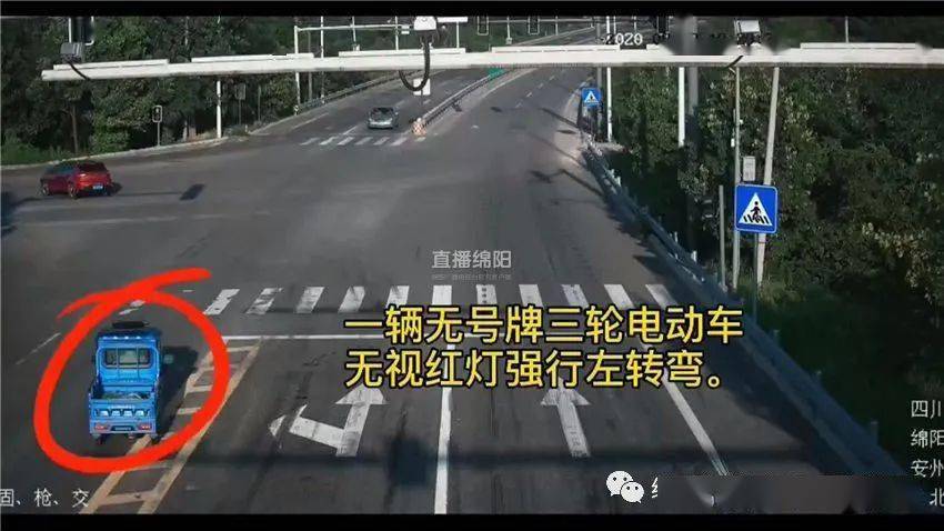 不在路口中心位置左转弯、跟车距离过近、跨越实线强行变道别车……不文明行车酿事故! 车辆