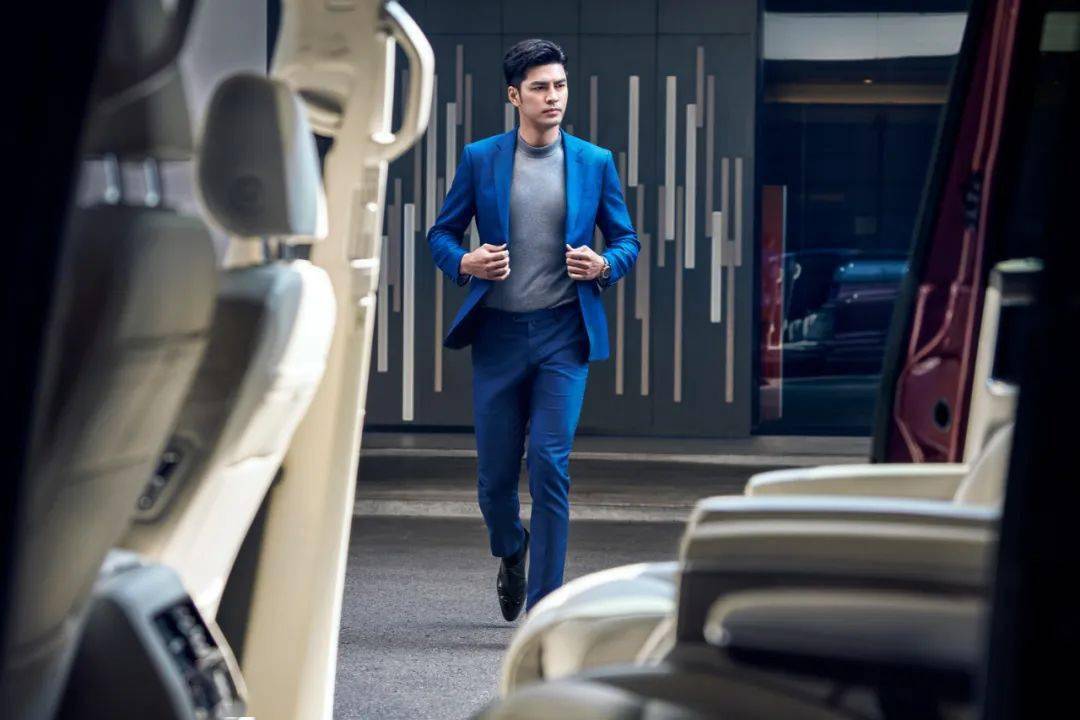 【上汽大众天成汽车】大众威然PK别克GL8，比奔驰V级加长版还长，威然能否打死老师傅？-搜狐大视野-搜狐新闻