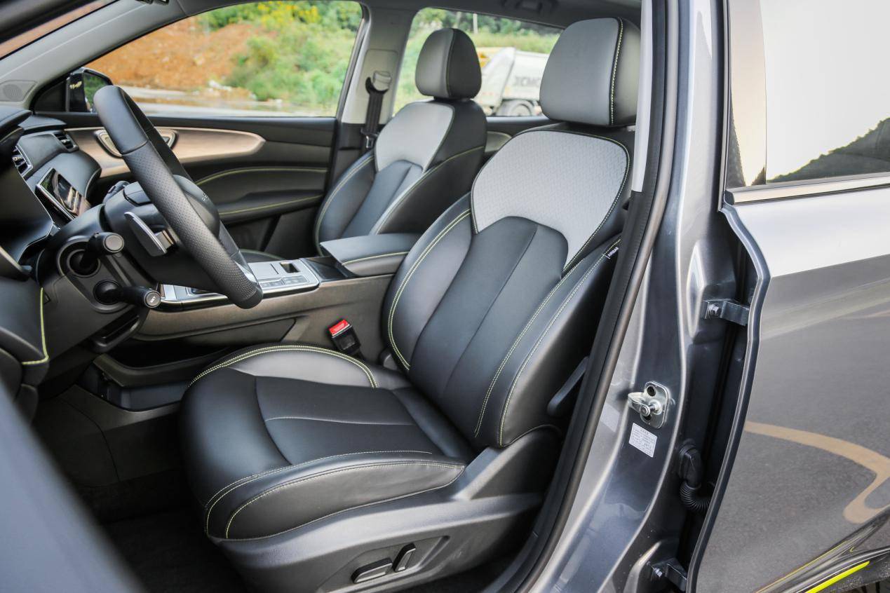 7.5s破百 高颜值加持高性能 试驾荣威RX5 ePLUS插电混动版_搜狐汽车_搜狐网