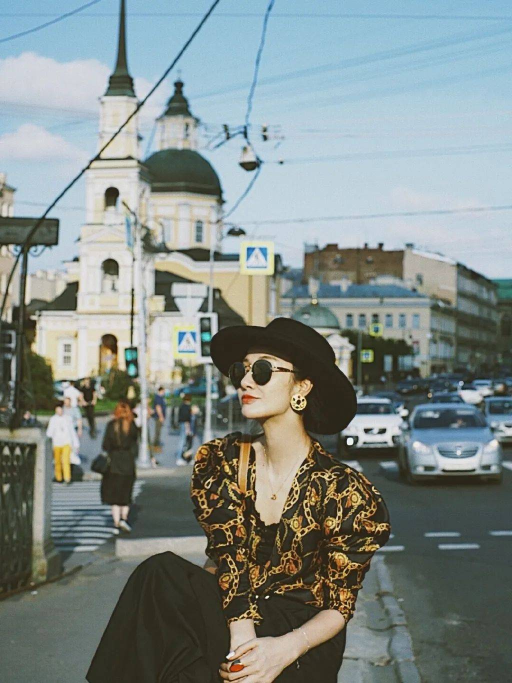 氛围感美人 | 斑点瑕疵女孩 How to be chic？-搜狐大视野-搜狐新闻