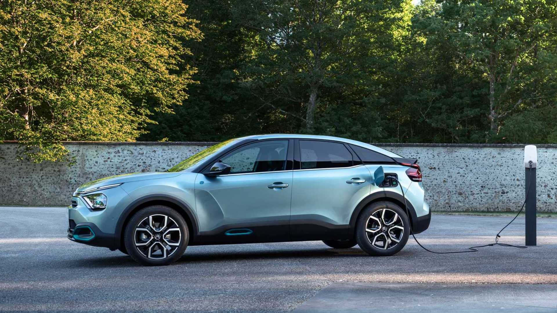 2021款雪铁龙C4官图首次亮相，将推出e-C4纯电动车型_搜狐汽车_搜狐网