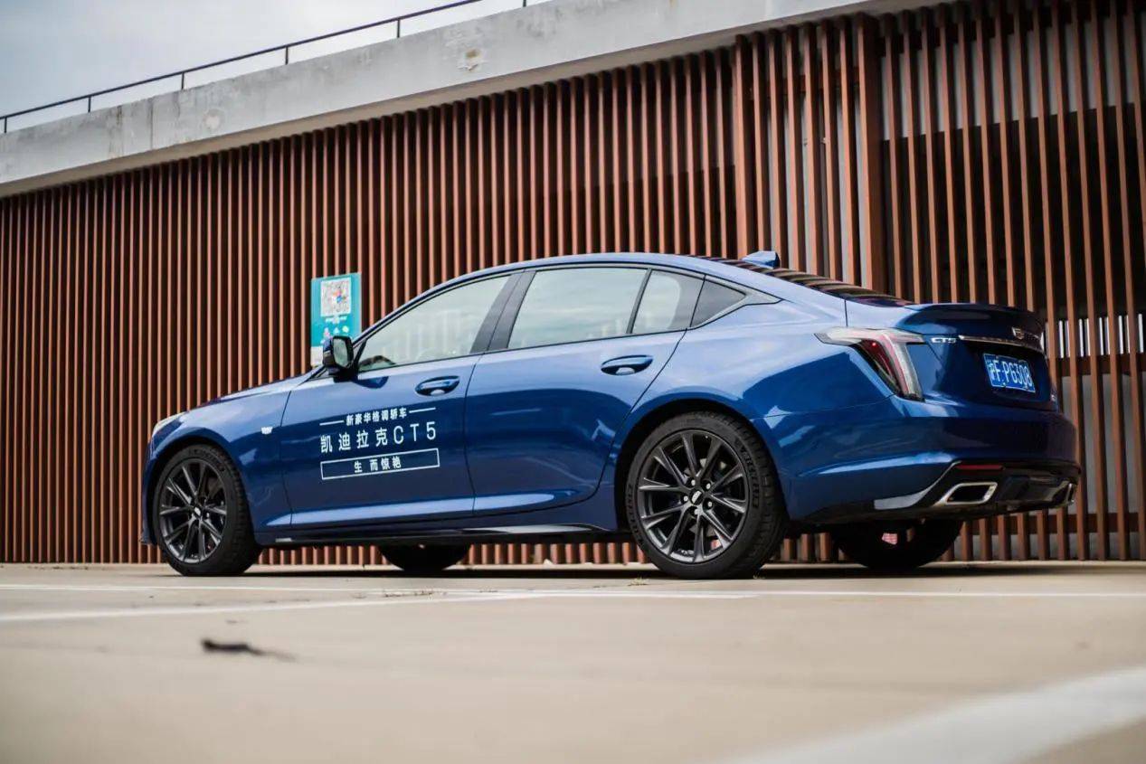 最值的顶配？与众不同的CT5铂金运动版_搜狐汽车_搜狐网