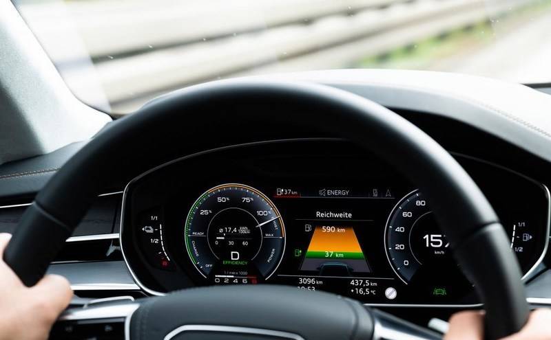 奥迪A8L也出混动版了，纯电续航40km，或108.9万起-搜狐大视野-搜狐新闻