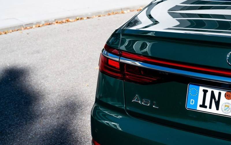 奥迪A8L也出混动版了，纯电续航40km，或108.9万起-搜狐大视野-搜狐新闻