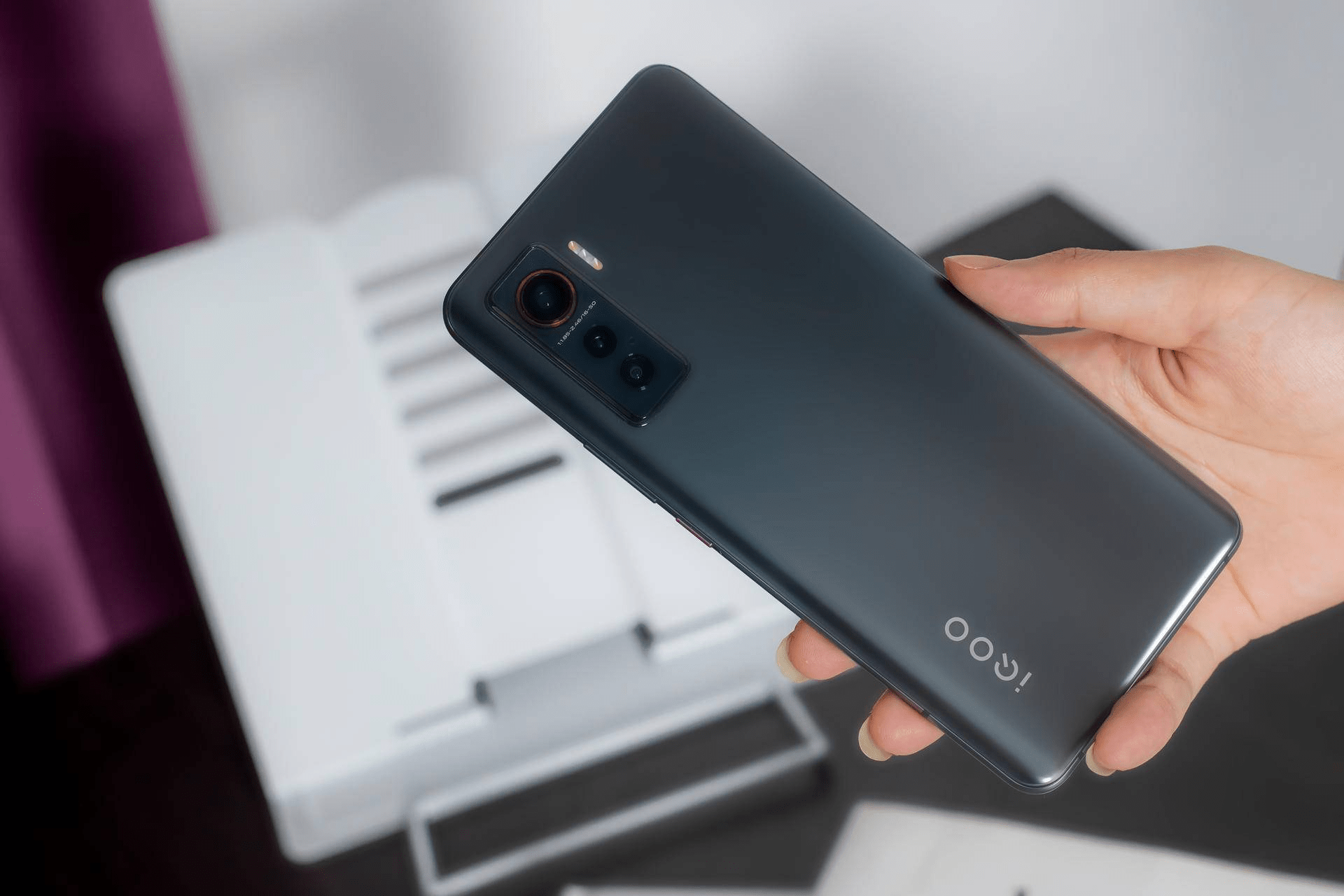 想低调但实力不允许，iQOO 5跑分轻松突破65W_笔者