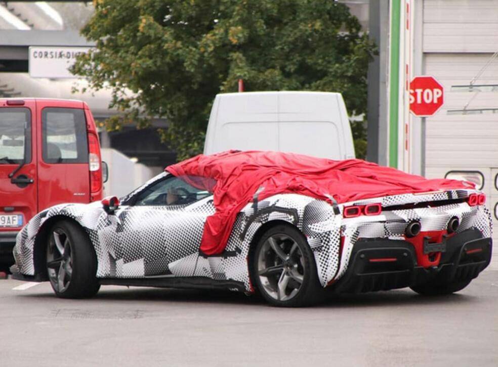 法拉利SF90敞篷版曝光，搭载V8+三电机混动系统-搜狐大视野-搜狐新闻
