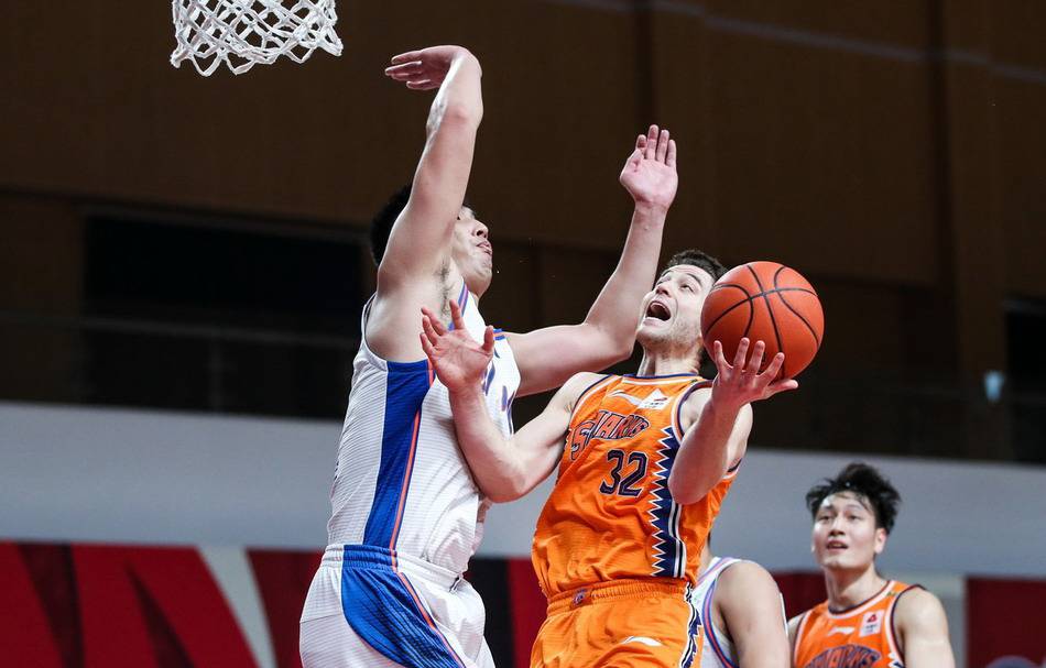 弗雷戴特70分+亨特68分 CBA四川双加时136-129上海-搜狐大视野-搜狐新闻