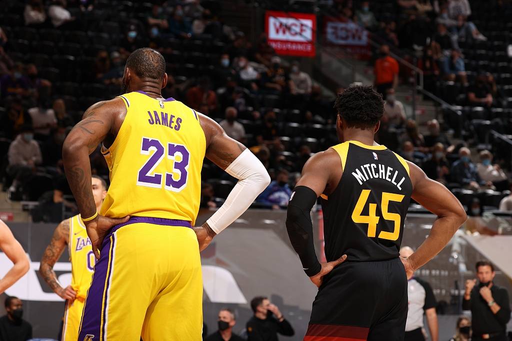 詹姆斯19分，洛杉矶湖人89-114爵士，遭遇NBA4连败-搜狐大视野-搜狐新闻