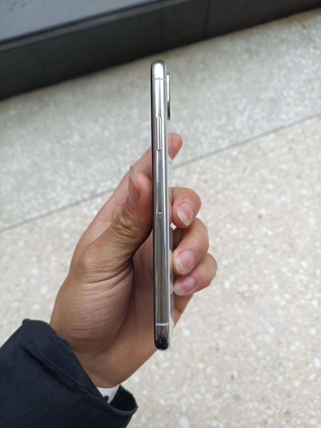 iPhone X深度评测，四年前的iPhone机型现在表现如何？_机身