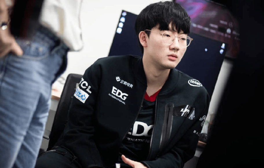 EDG将RA打回原形！不讲理打团挺进季后赛，viper教你玩霞_比赛