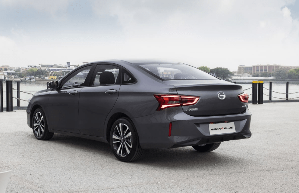 试驾传祺GA4 PLUS：既省油又省心，适合家用_搜狐汽车_搜狐网