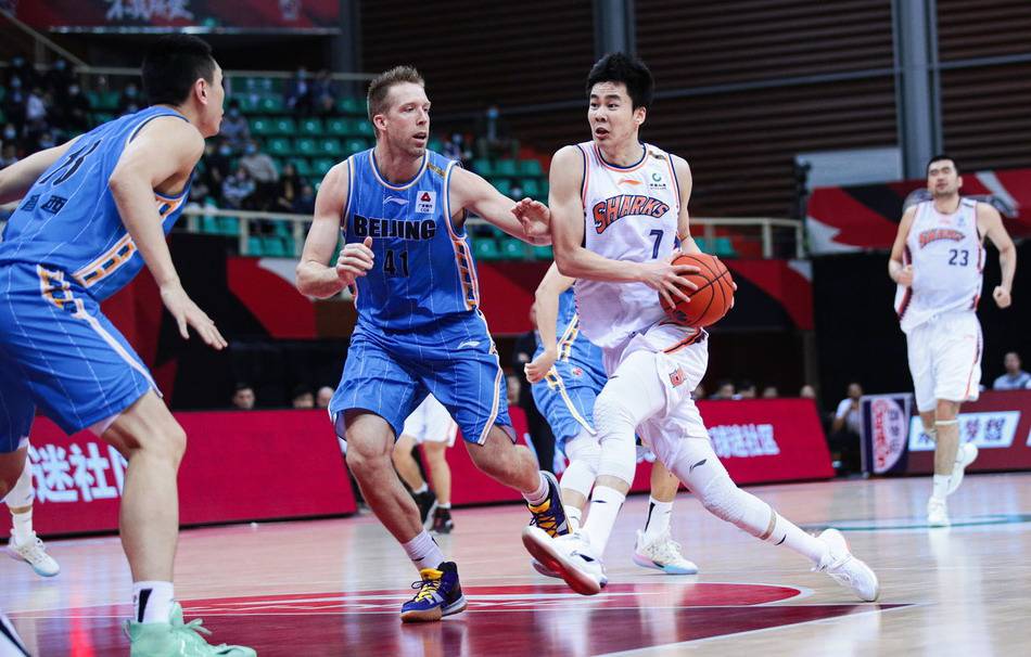 末节狂赢20分！首钢103比96逆转上海男篮 CBA2连胜-搜狐大视野-搜狐新闻