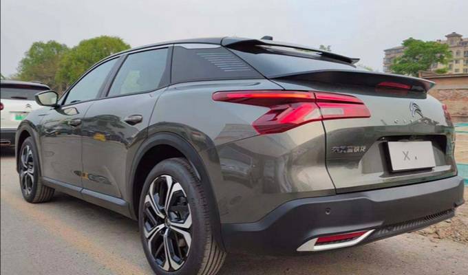 雪铁龙C5X凡尔赛进店！预售15万，1.6T+优雅造型，实车真大气！_搜狐汽车_搜狐网