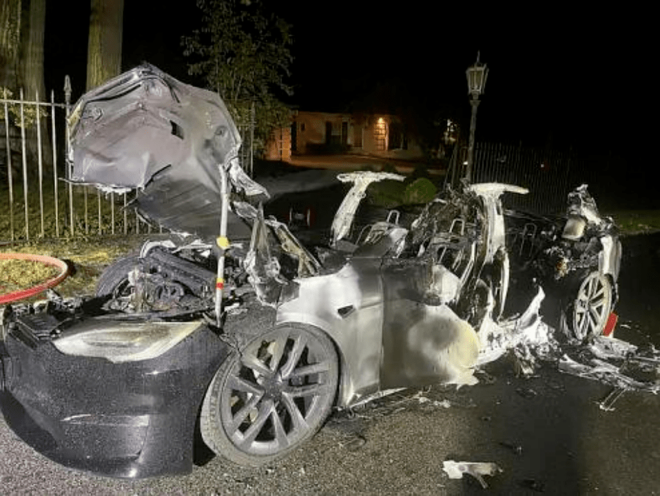 交付仅一周，美国一辆特斯拉Model S Plaid起火爆炸_搜狐汽车_搜狐网