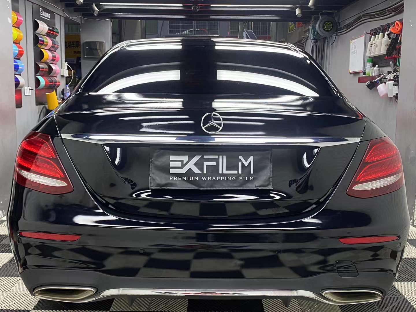 奔驰E级全车黑化！贴膜EKFILM-EK改色膜PET 超级亮黑_搜狐汽车_搜狐网