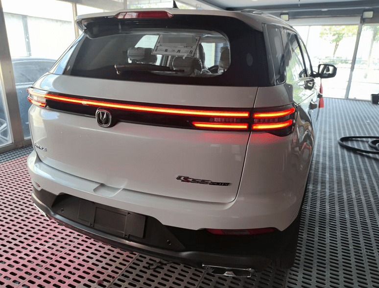 体验长安CS5 PLUS：8万多起售，内饰很奢华，1.4T动力超大众2.0T_搜狐汽车_搜狐网