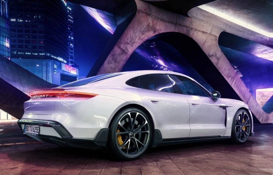 泰卡特推Taycan改装套件！外观气质更动感，全套碳纤维轻量化_搜狐汽车_搜狐网