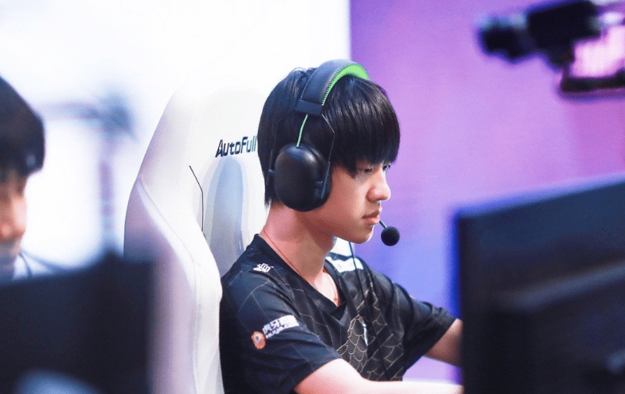 LPL种子队伍首发平均年龄一览：RNG最小，FPX最大_Wei