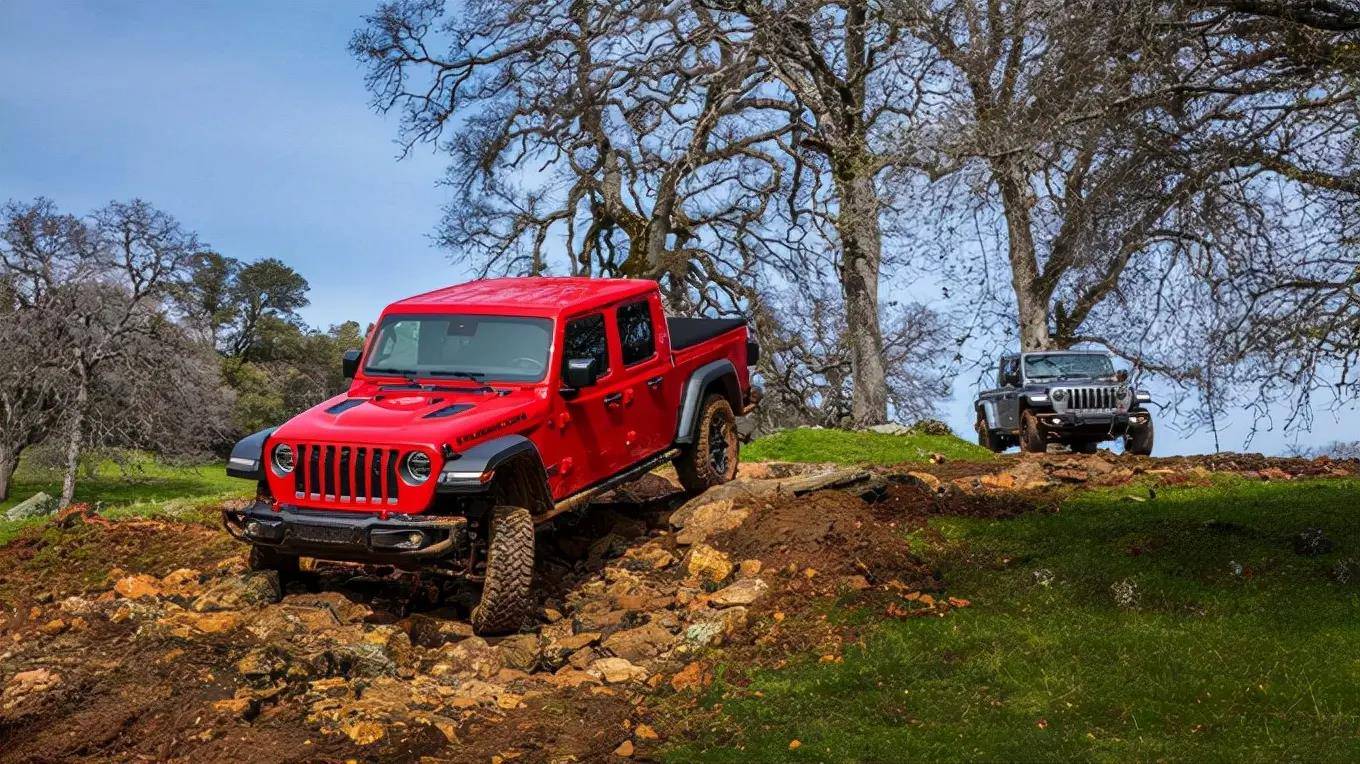 你没见过的JEEP角斗士将引入国内 2.0T+8AT 可爆发265匹马力_搜狐汽车_搜狐网