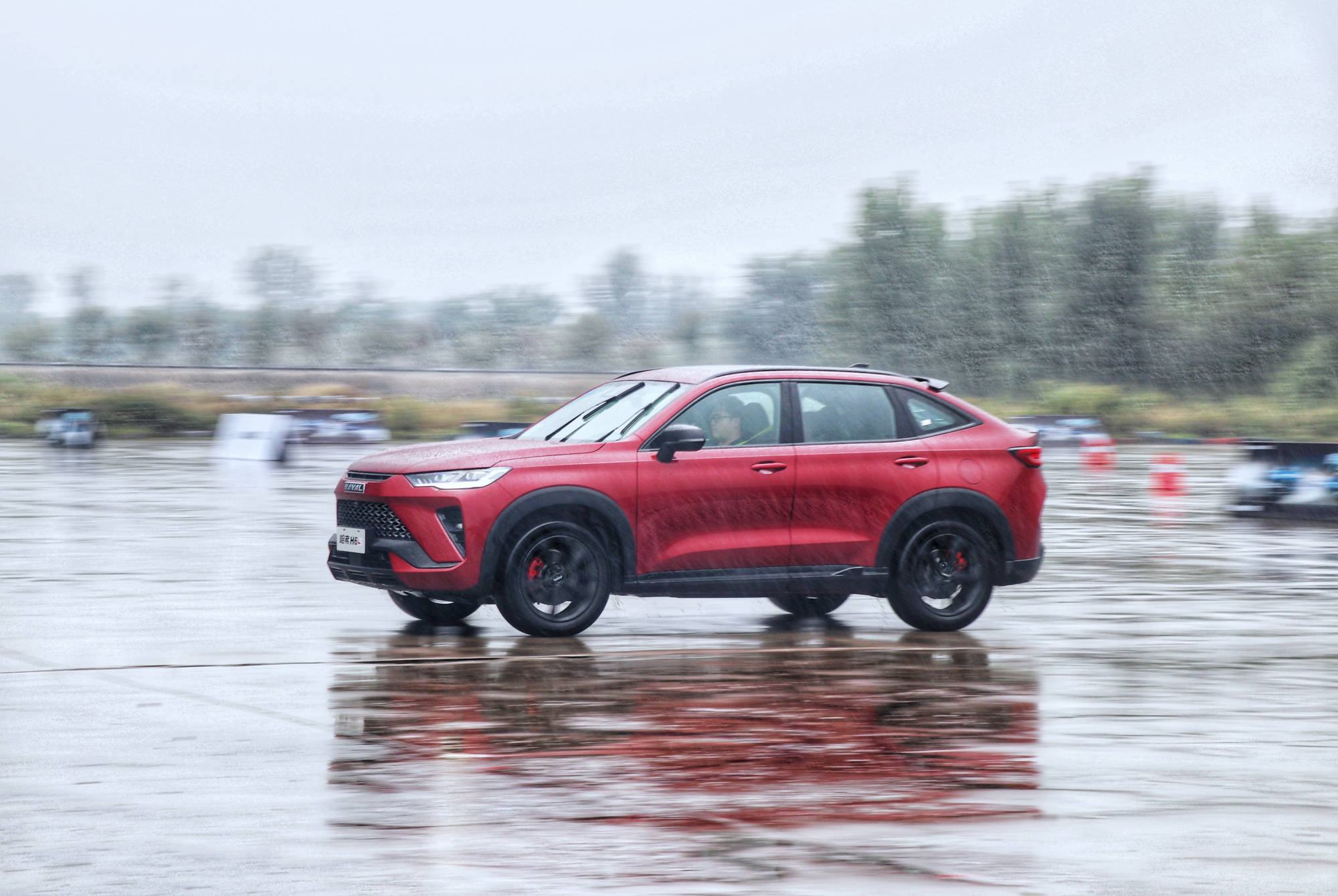 国民神车的光环下 性情却大不相同——试驾哈弗H6S_搜狐汽车_搜狐网