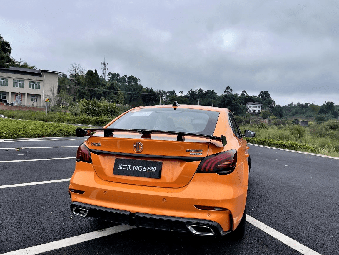 十万级的轿车就能“炸街”？MG6 PRO为何颇受年轻人青睐？_搜狐汽车_搜狐网