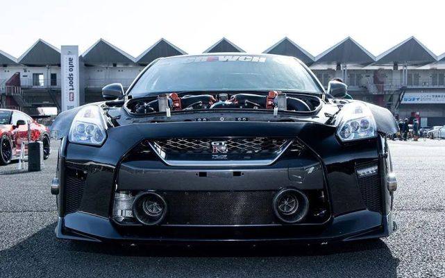 带减速伞拥有两千匹马力的GTR 04直线加速赛7秒内！_搜狐汽车_搜狐网