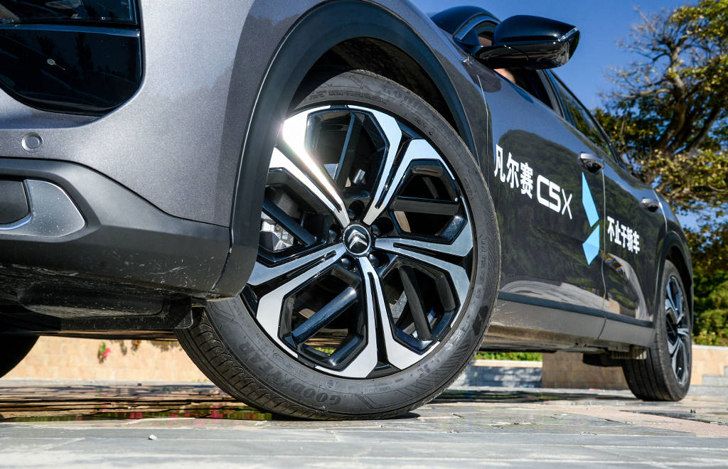 在性价比面前 一切都是浮云！试驾东风雪铁龙凡尔赛C5 X_搜狐汽车_搜狐网