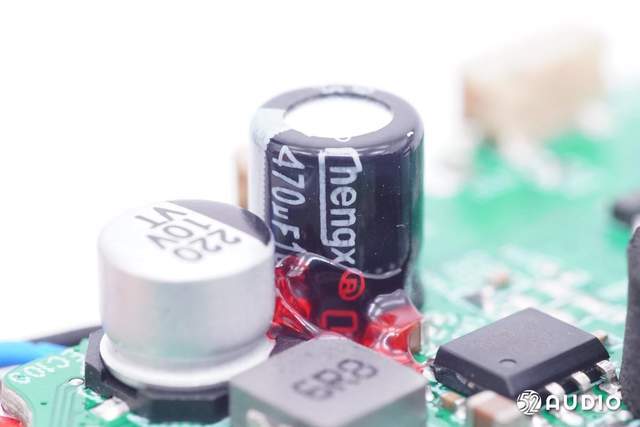 realme Pocket蓝牙音箱拆解报告，采用炬芯ATS2819蓝牙音频SoC_特写_电池_Buds