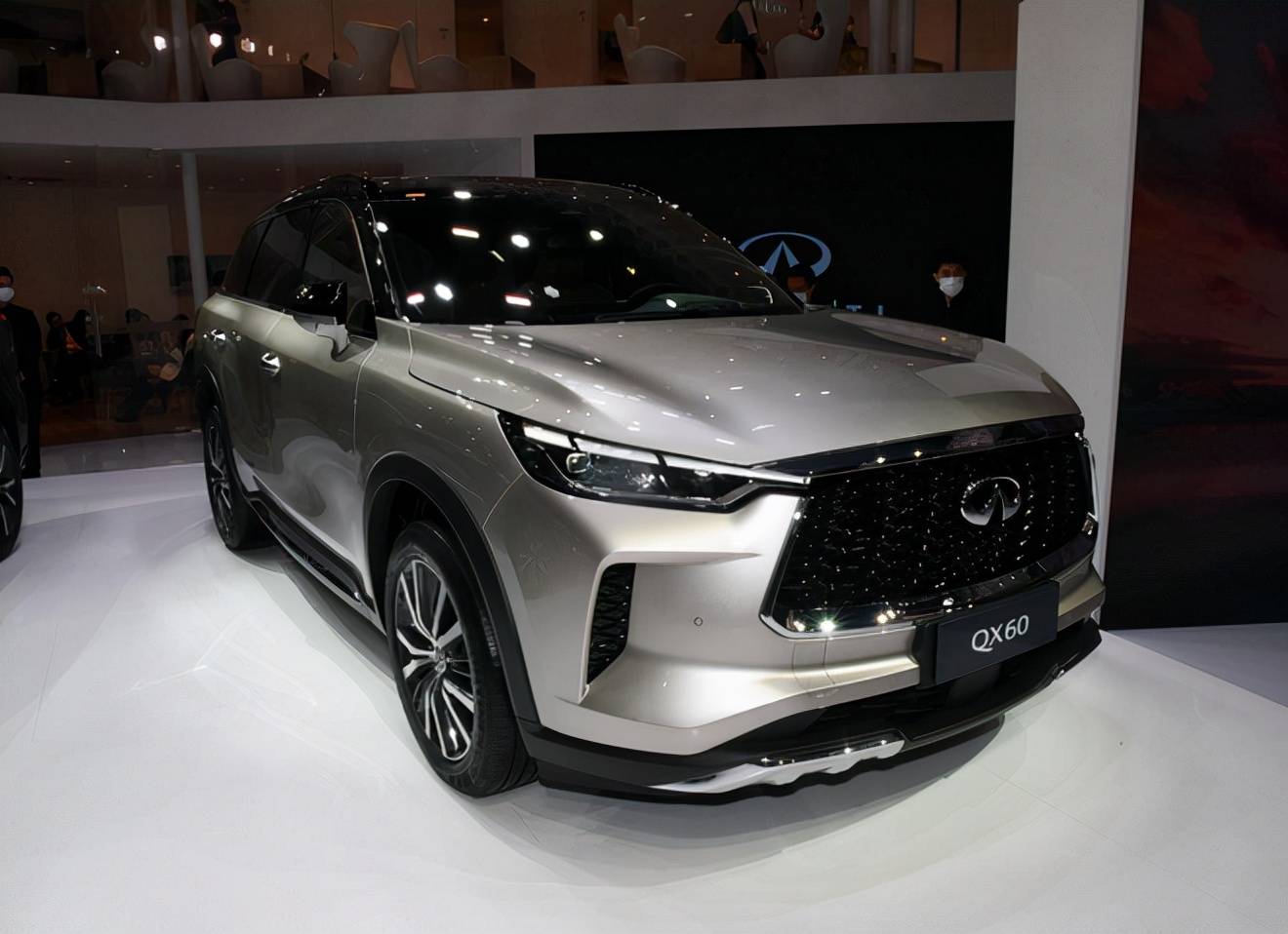 年底压轴中型SUV，选全新第二代GS8还是全新英菲尼迪QX60？_搜狐汽车_搜狐网