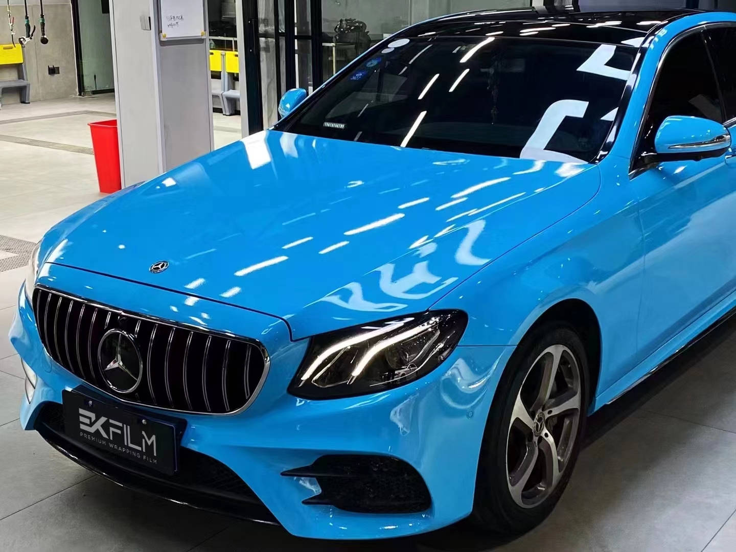 EKFILM改色膜：奔驰E300L改色高亮冰淇淋蓝_搜狐汽车_搜狐网