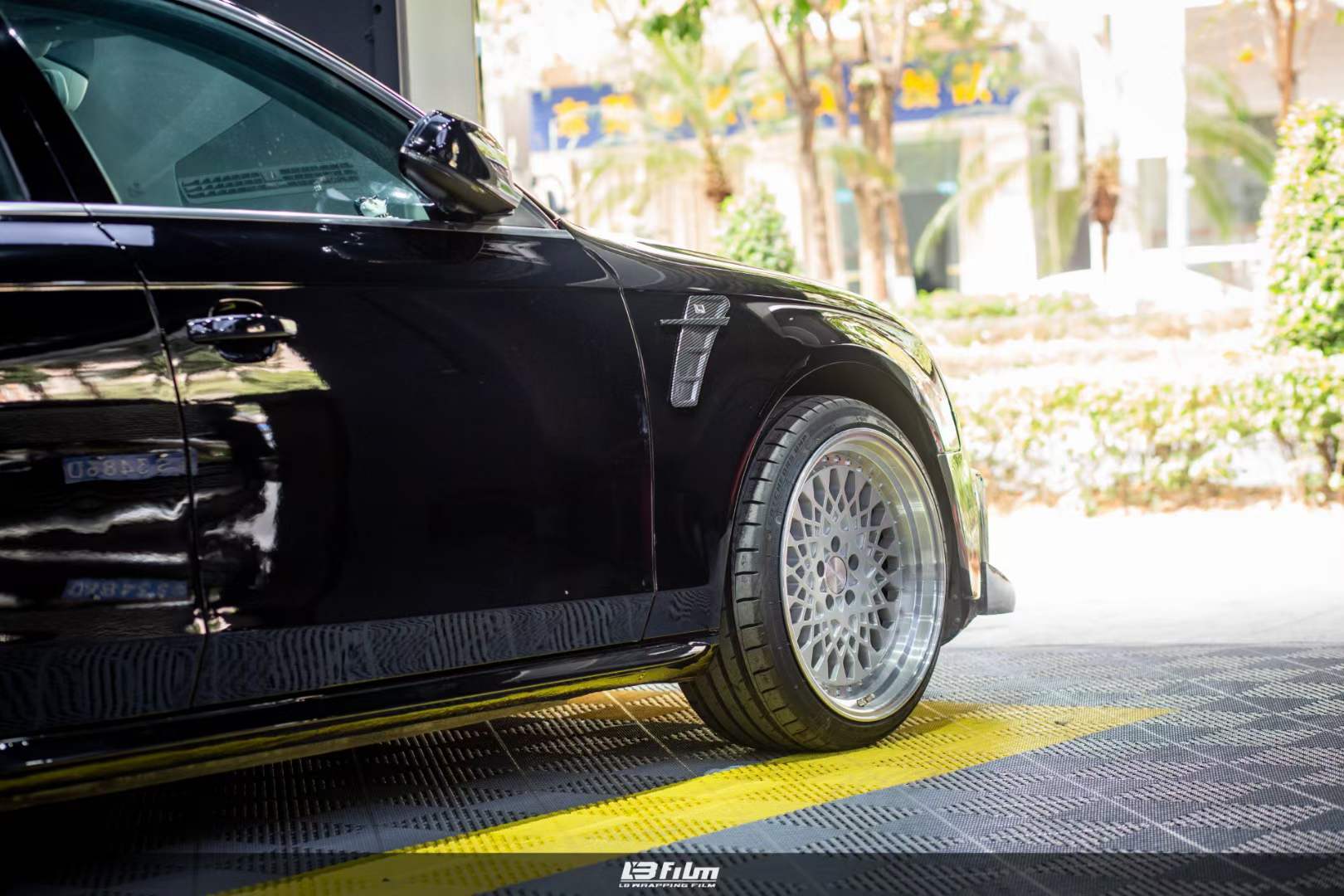 LBFILM改色膜：奥迪RS改色PET修复钢琴黑_搜狐汽车_搜狐网