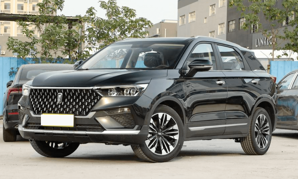 一汽发布全新“黑武士”SUV：内饰奢华，月薪5000开得起的T77 Pro_搜狐汽车_搜狐网