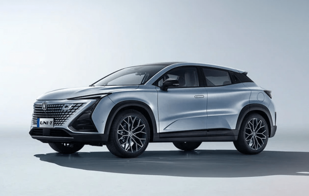 蓝鲸2.0T发动机+爱信8AT 长安UNI-T 2.0T车型上市售13.79万起_搜狐汽车_搜狐网