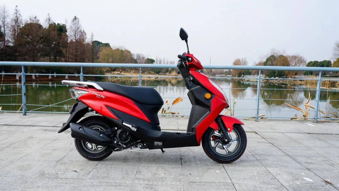 8380元起，UE能否延续UU的辉煌？—轻骑铃木UE125静态测评_搜狐汽车_搜狐网