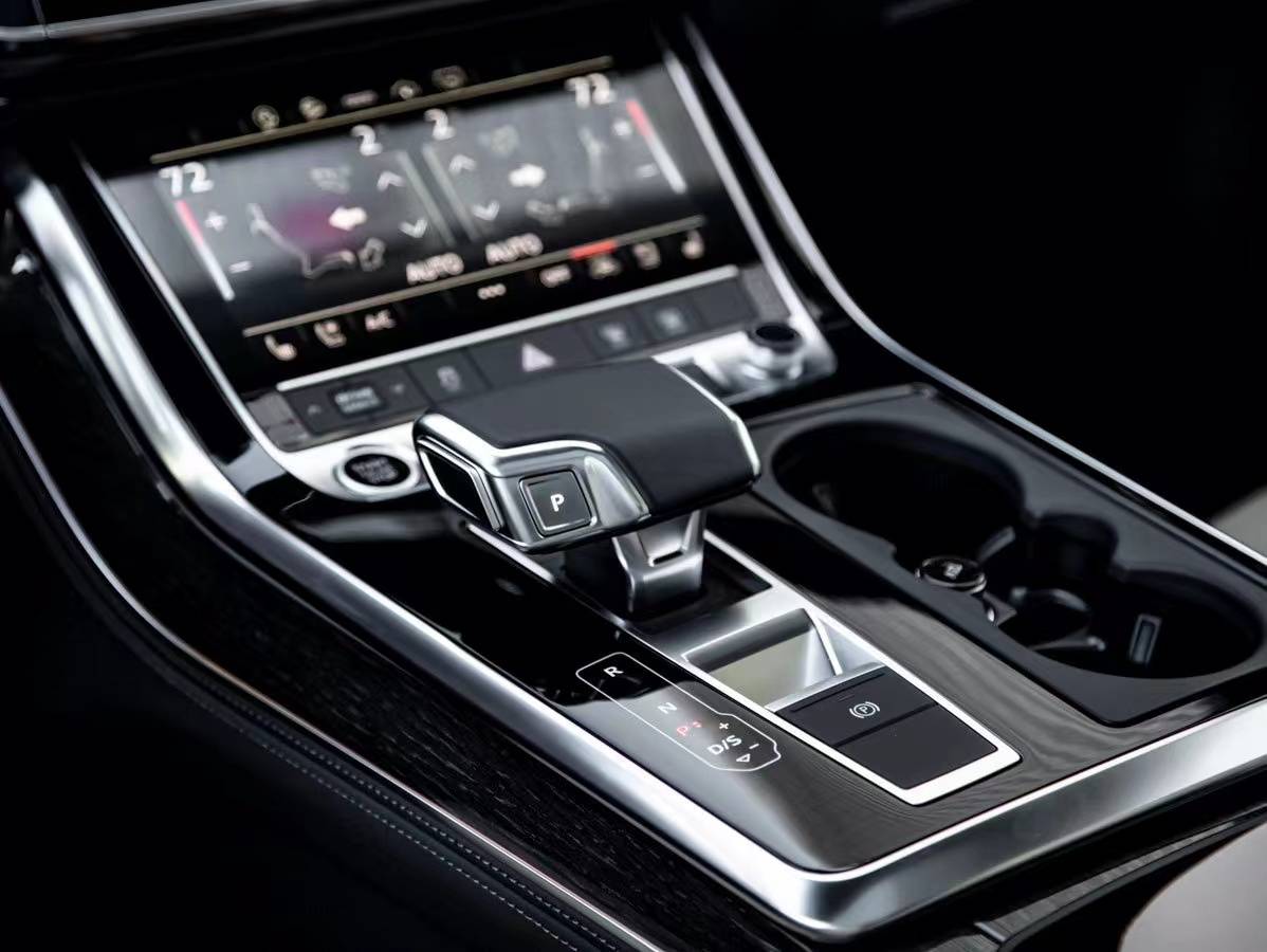 新款奥迪Q7进店！MLB平台+运动风外观，竞争宝马X5，豪华感更浓郁_搜狐汽车_搜狐网