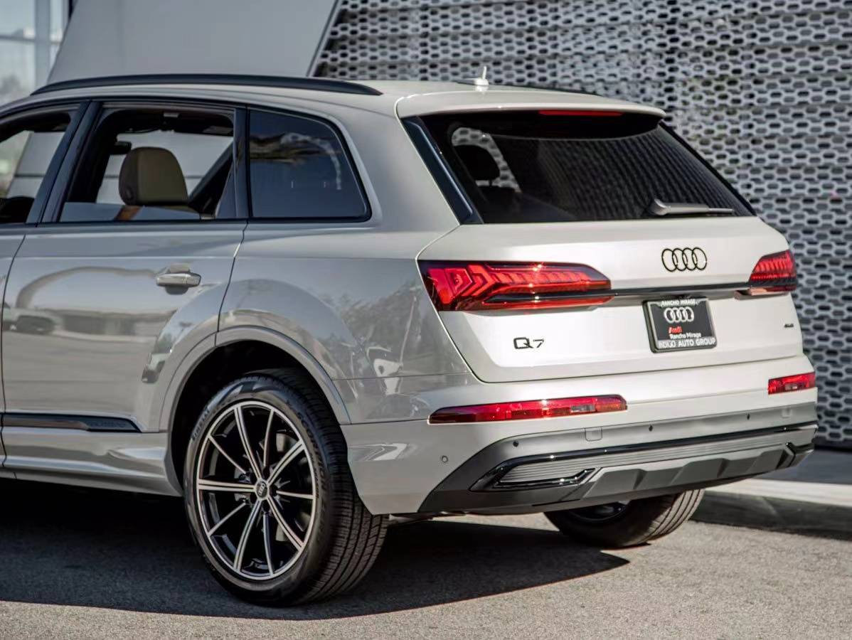 新款奥迪Q7进店！MLB平台+运动风外观，竞争宝马X5，豪华感更浓郁_搜狐汽车_搜狐网