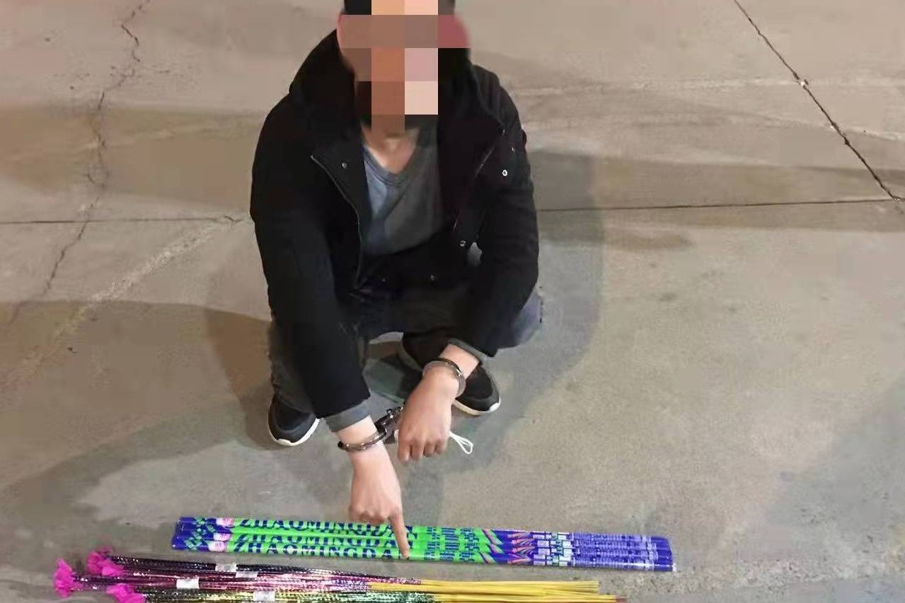 佛山南海：春节临近 小塘派出所严查烟花爆竹非法销售违法行为燃放烟花李某处罚