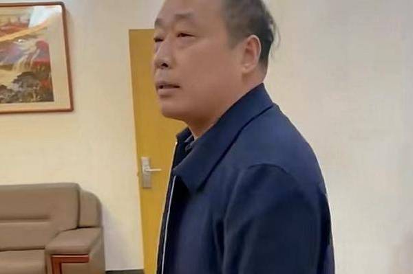 女子第一次去男友家过夜，男友父母围追堵截，网友直呼：三观超正男子妈妈儿子
