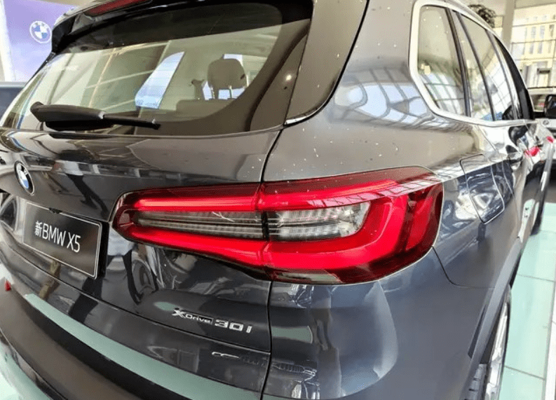 新款宝马X5实拍，造型更威猛，空间升级不输GLE，2.0T+8AT_搜狐汽车_搜狐网